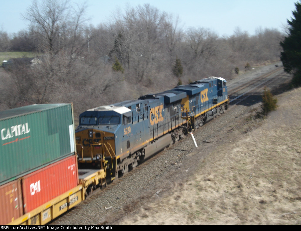 CSXT 5220 on CSX Q156